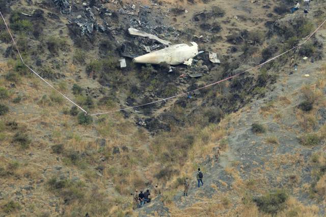 L’aereo precipitato in Pakistan - Internazionale