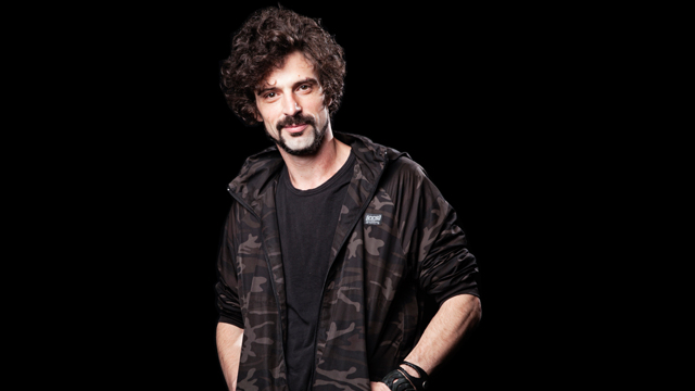 L’attivista Brett Scott sfida il potere dell’alta finanza (Video ...