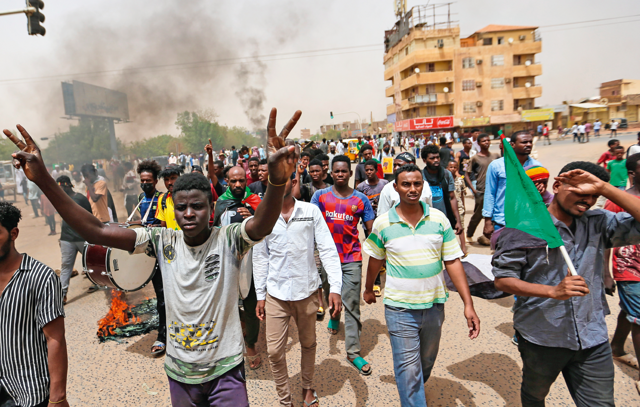 La giunta militare sotto pressione - Emma Delajoux - Internazionale