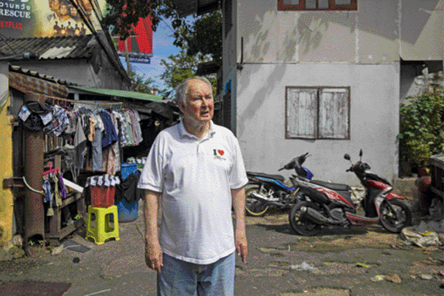 Joseph Maier Prete di periferia - Seth Mydans - Internazionale