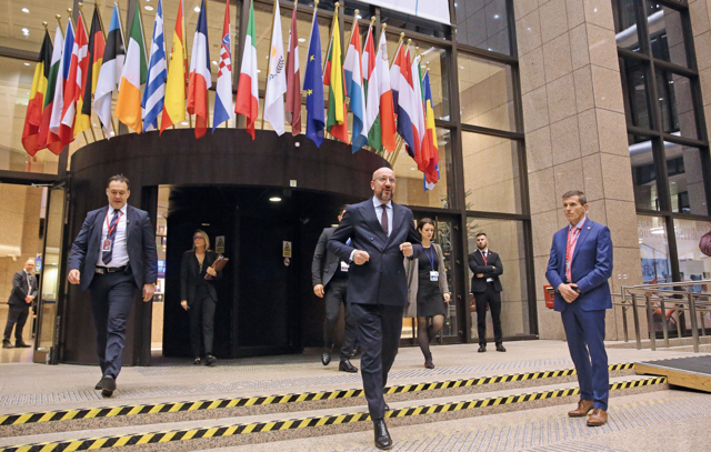 Le dimissioni che scuotono Bruxelles - Alice Hancock - Internazionale