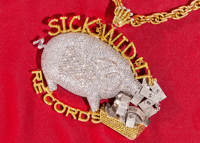 Piccola storia del bling - Internazionale