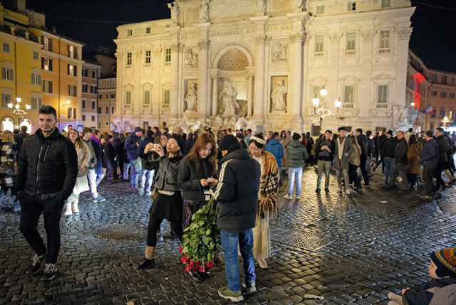 Lo sfruttamento dei venditori di rose - Sandali Handagama - Internazionale