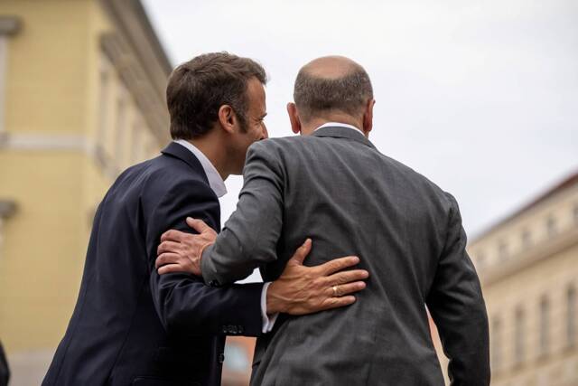 Macron usa la gastrodiplomazia per conquistare Scholz - Pierre Haski - Internazionale