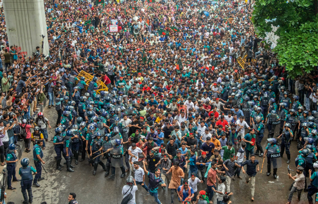 Le proteste degli studenti represse nel sangue - Saqlain Rizve ...
